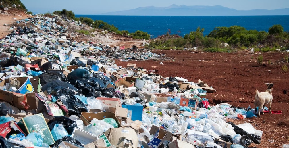 UN Chief Says Earth Drowning In Garbage, Urges War On Waste - St. Lucia ...